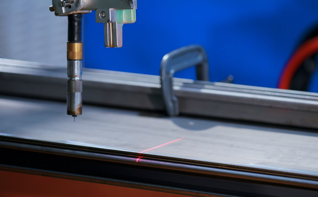 Welding station with automatic weld tracking - 宣城市德恩精密机械有限公司